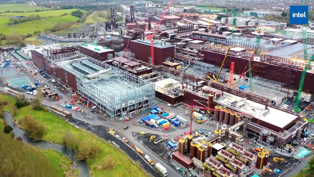 First EUV machine arrives at Intel's Fab 34 plant in Ireland | Club386