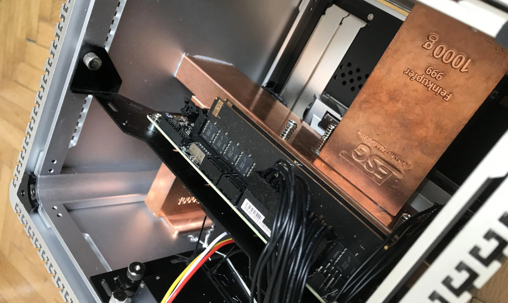 Reddit user passively cools AMD Ryzen 9 7950X using aluminium chassis ...