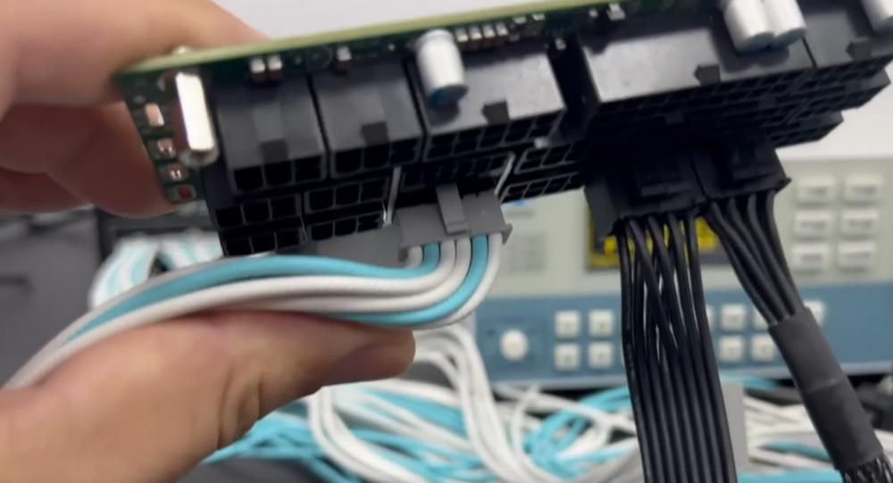 Newer 12V-2x6 PSU connectors handle full load even when unproperly ...