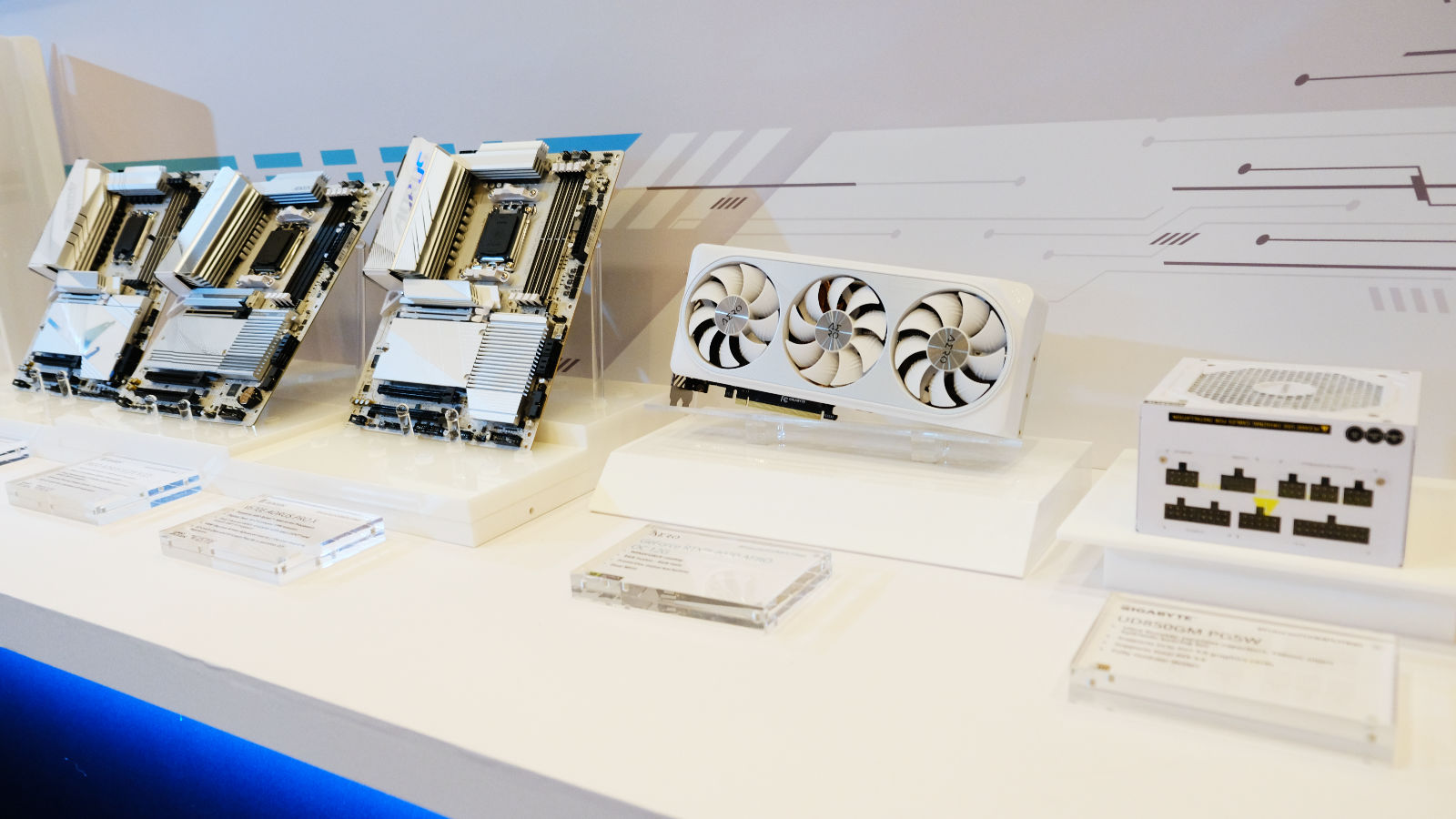 Gigabyte proves all PC components are better in white | Club386