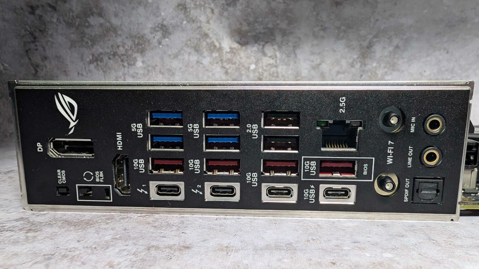 Asus ROG Strix Z890-F Gaming WiFi review: jack of all trades | Club386