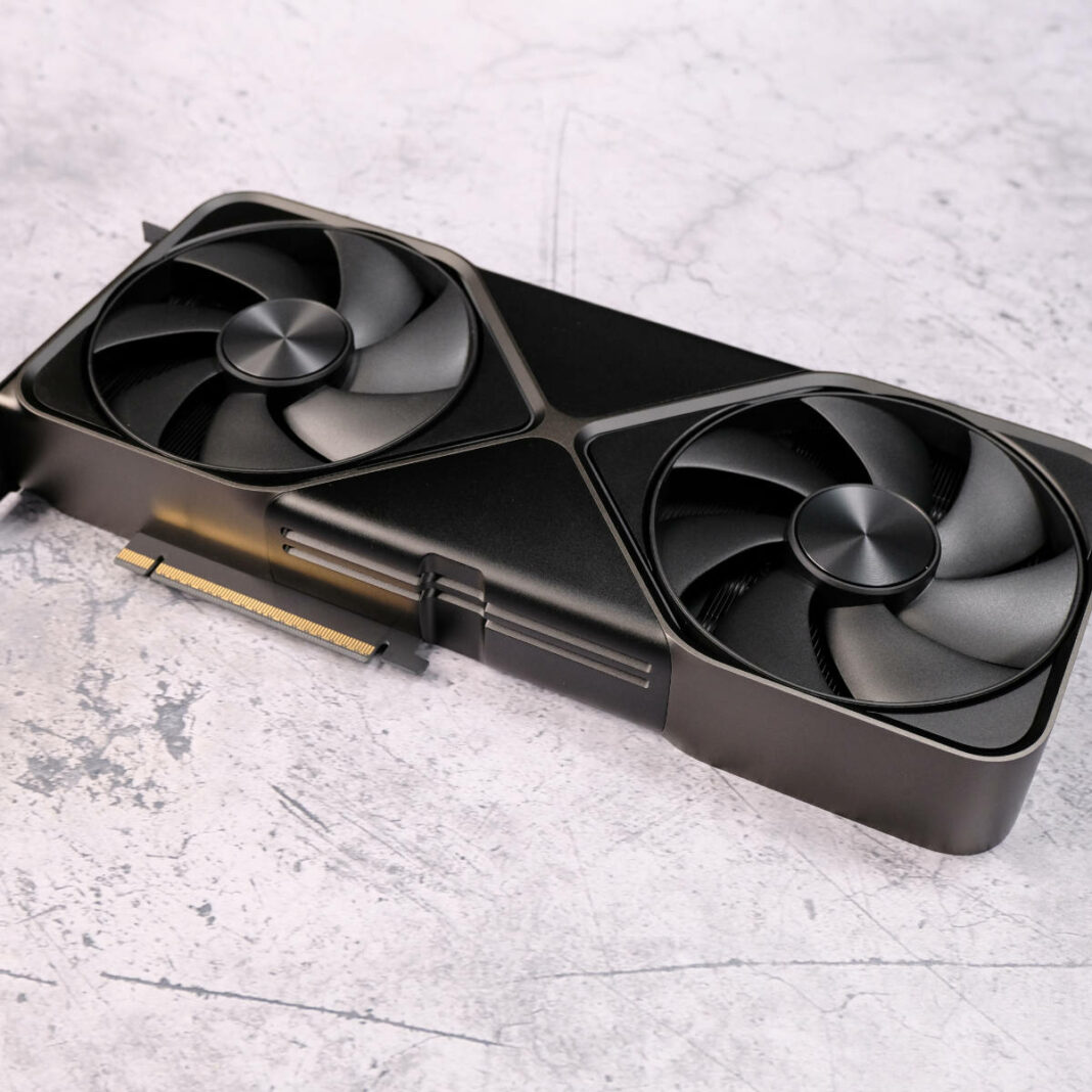 Nvidia GeForce RTX 5090 Founders Edition unboxing and first look | Club386