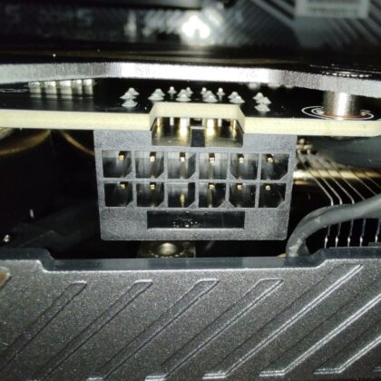 12V-2x6 power cable melts on Nvidia GeForce RTX 5070 | Club386