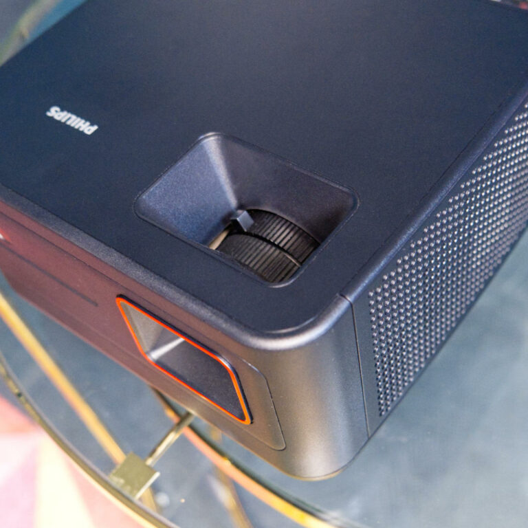 Philips GamePix 900 review: wall-sized gaming on a budget | Club386