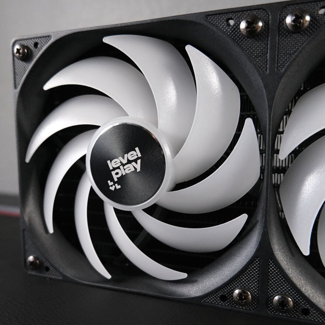 Levelplay Combat Liquid 360 HUD review: powerful water cooling for a ...