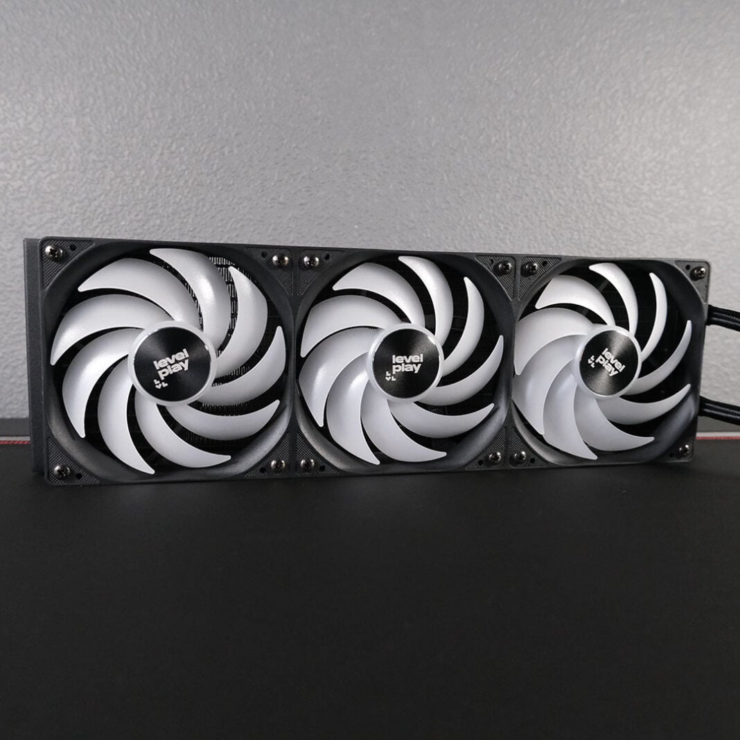 Levelplay Combat Liquid 360 HUD review: powerful water cooling for a ...